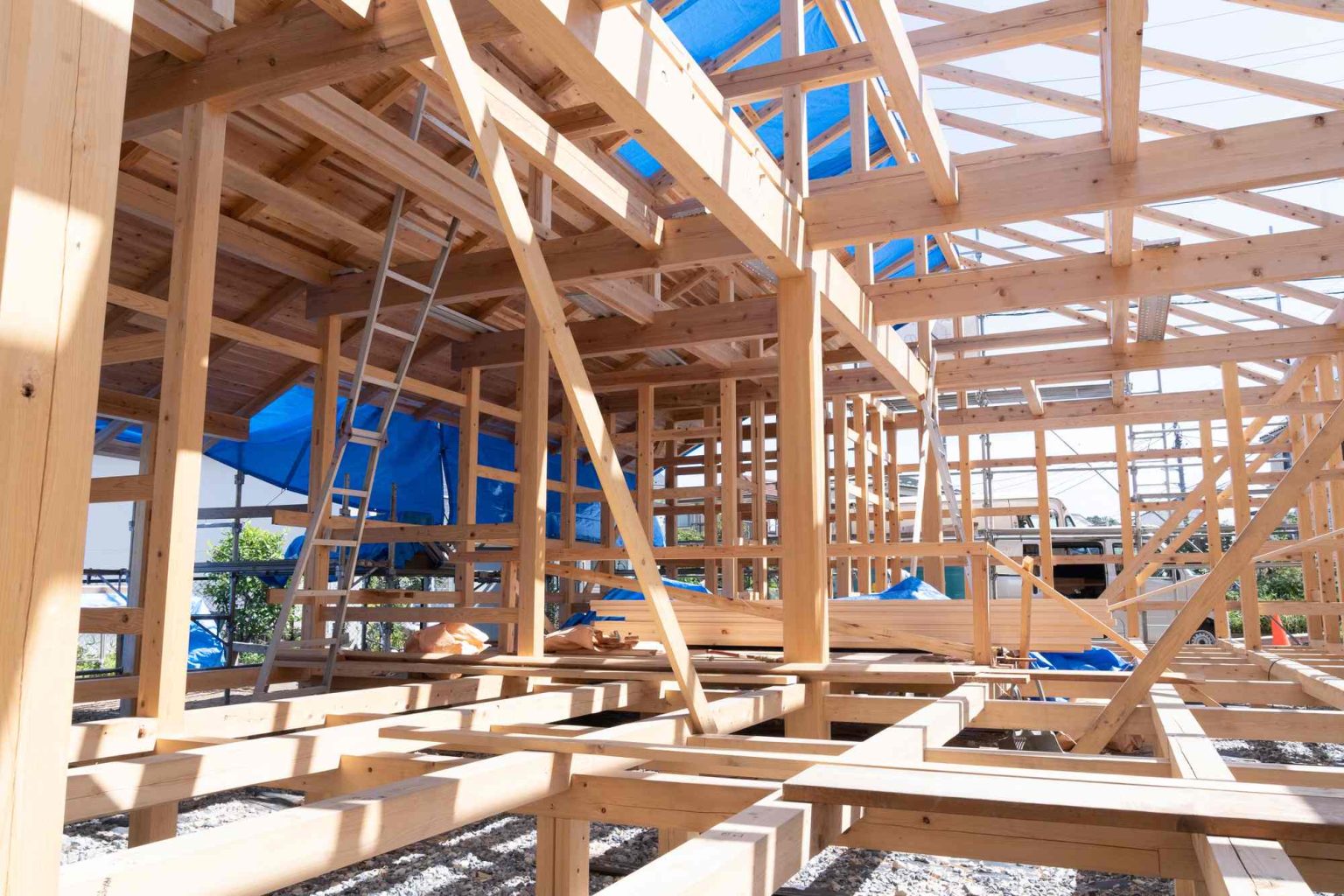 LVLとは？建材の特徴や合板・集成材との違い、メリット・デメリットを紹介 | ミライスタイル